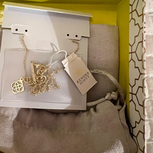 Kendra Scott | Jewelry | Kendra Scott New Elisa Green Necklace With ...